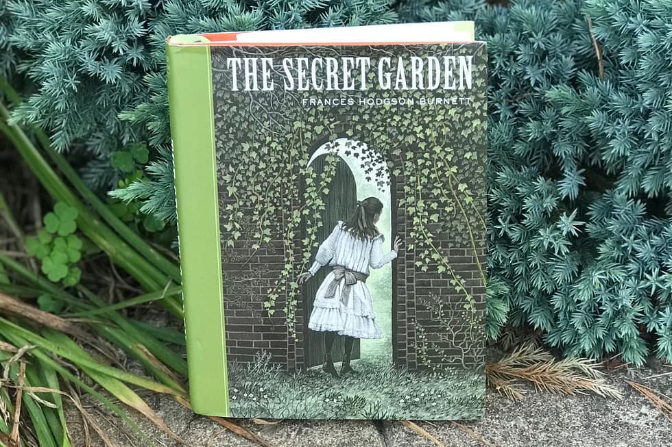 Book Review: The Secret Garden by Frances Hodgson Burnett - Becca Wierwille